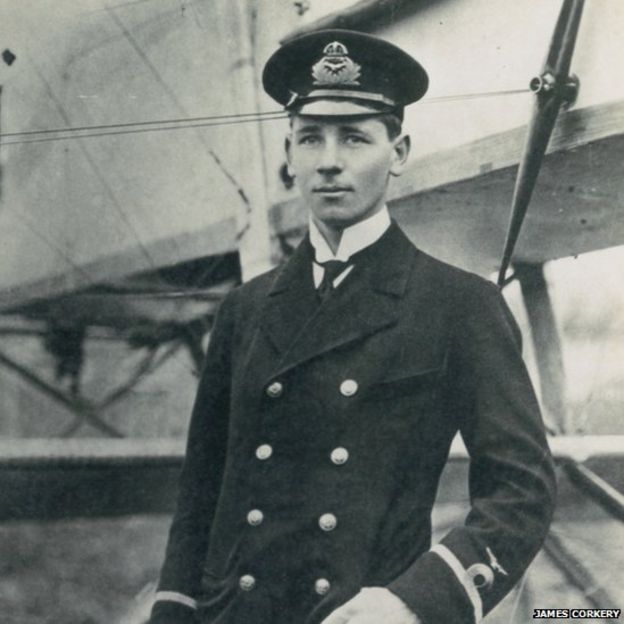 WW1 VC pilot 'Reckless Rex' honoured with memorial - BBC News