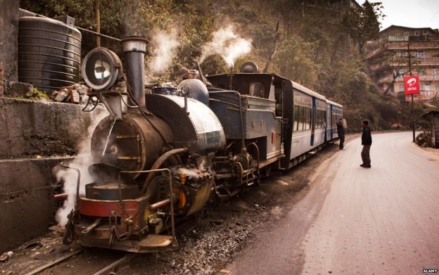 The Himalayan tea train that's running out of steam - BBC News
