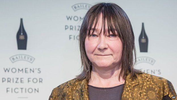 Q&A: Baileys Prize-winner Ali Smith on How to be Both - BBC News