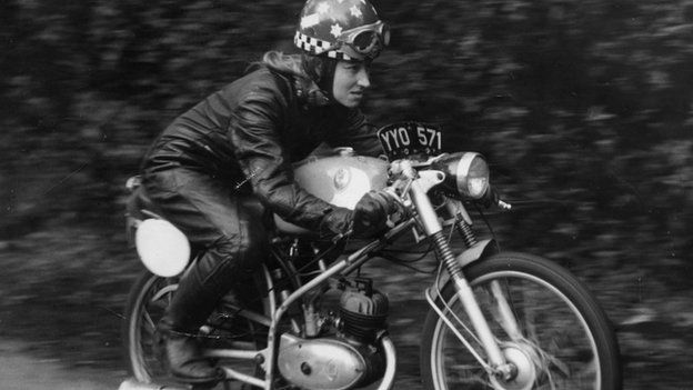 Isle of Man TT: Beryl Swain features in exhibition - BBC News