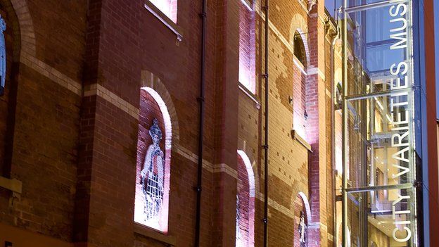 Leeds City Varieties music hall celebrates 150 years - BBC News