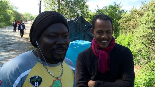 Calais migrants seek to exploit port strike - BBC News