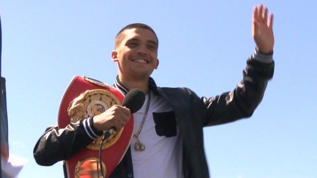 Lee Selby's world title boxing win bus tour in Barry - BBC News