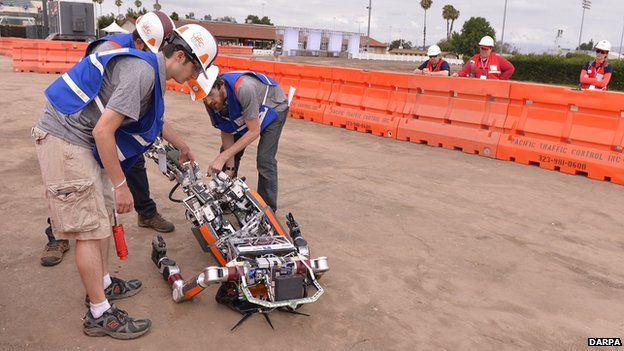 Falls of the robots: Disaster droids struggle to stay upright - BBC News