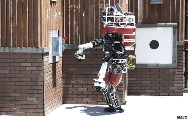 Falls of the robots: Disaster droids struggle to stay upright - BBC News