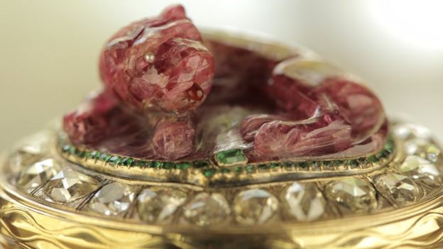 In pictures: Faberge jewels - BBC News