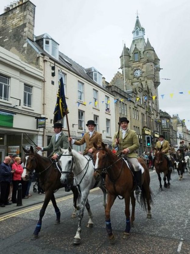In pictures: Hawick Common Riding - BBC News