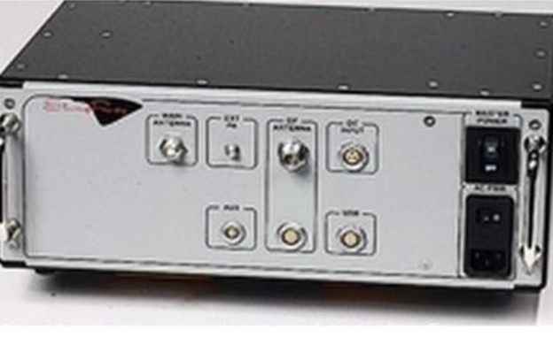 Mass snooping fake mobile towers 'uncovered in UK' - BBC News