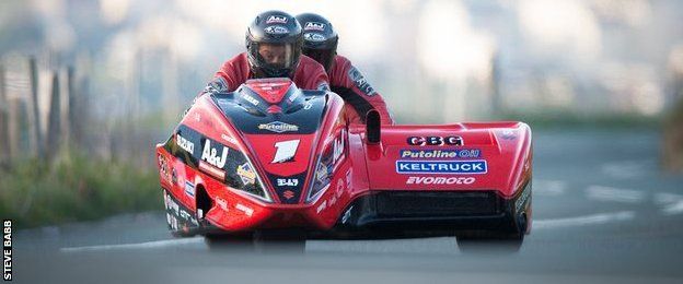 Isle of Man TT: Dave Molyneux and Dan Sayle to reunite - BBC Sport