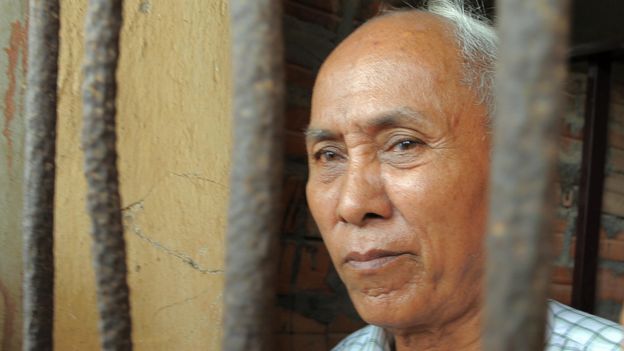 Cambodia genocide: Khmer Rouge prison chief Comrade Duch dies - BBC News