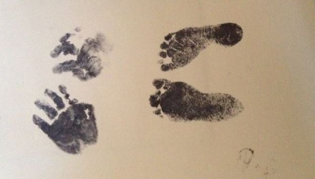 Parents share baby ashes heartbreak - BBC News