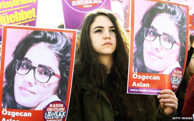 Turkey trial over murder of student Ozgecan who 'resisted rape' - BBC News