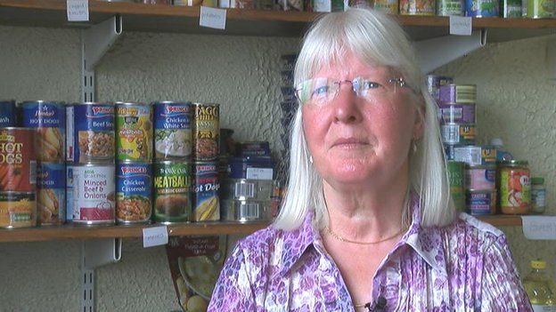 Award for Maureen Greaves, widow of murdered organist - BBC News