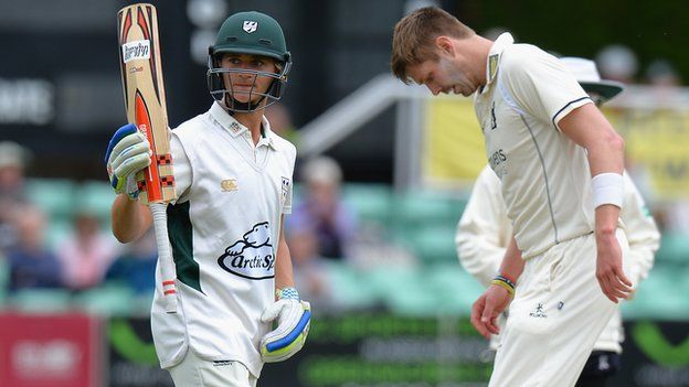 County Championship: Joe Clarke impresses against Warwickshire - BBC Sport
