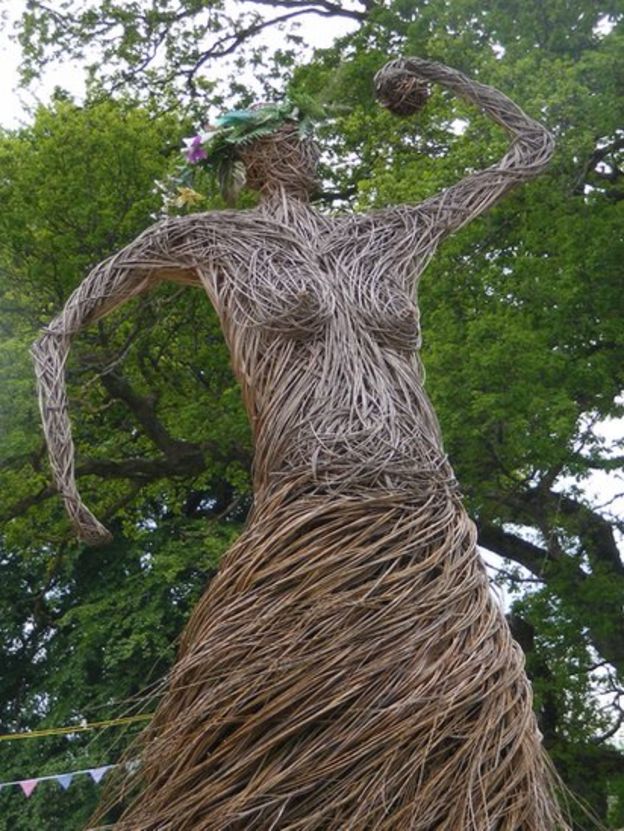 In pictures: Eden Festival on the Raehills Estate - BBC News