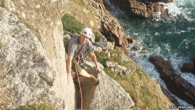 Climber Craig Harwood died on storm-damaged cliffs near Bude - BBC News