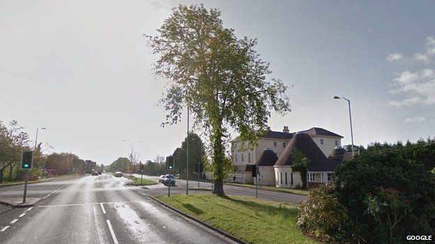 Fareham crash: Motorcyclist killed in crash with car - BBC News