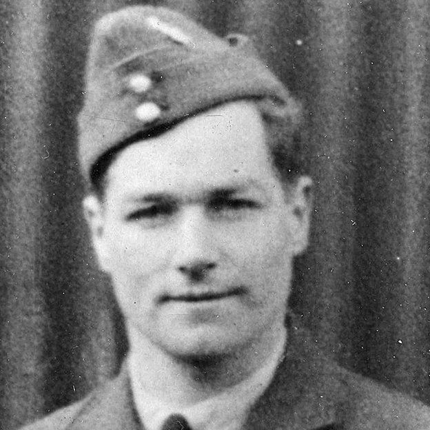 Unknown Leicestershire WW2 airman is identified - BBC News