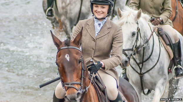 Riders flock to Melrose festival - BBC News