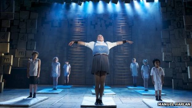 Bertie Carvel plays Miss Trunchbull in Matilda The Musical - BBC News