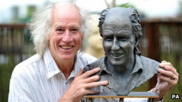 Terry Nutkins, TV wildlife presenter, dies aged 66 - BBC News