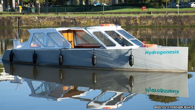 Hydrogen-powered passenger boat takes to Bristol's waters - BBC News