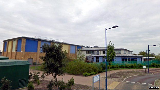 Clacton teaching assistant Elaine McKay 'seduced pupil' - BBC News