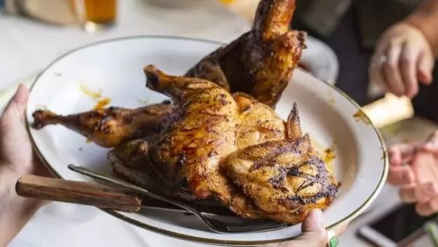 E good to eat chicken wit di skin? - BBC News Pidgin