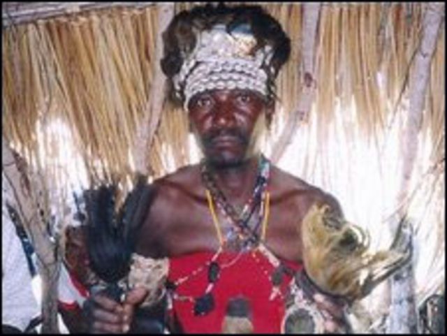 Anistia Internacional: curandeiros comandaram batidas à cata de bruxas ...