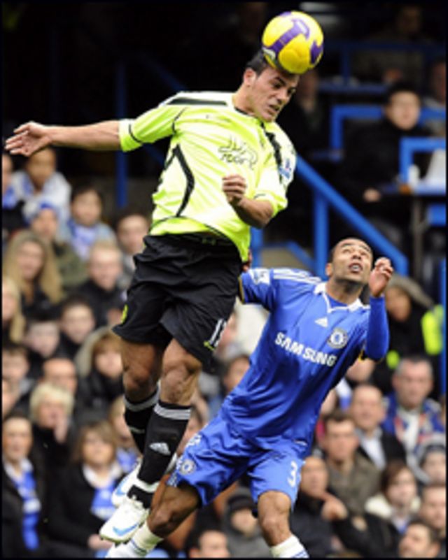 Bruce đau đầu về tiền đạo Zaki - BBC News Tiếng Việt