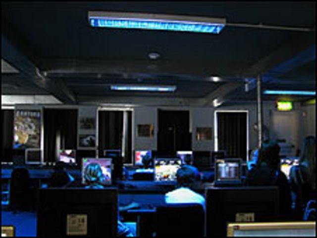 El cibercafé, un sobreviviente - BBC News Mundo