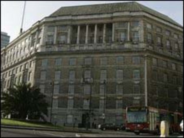 Cuốn sách về những bí mật của MI5 - BBC News Tiếng Việt