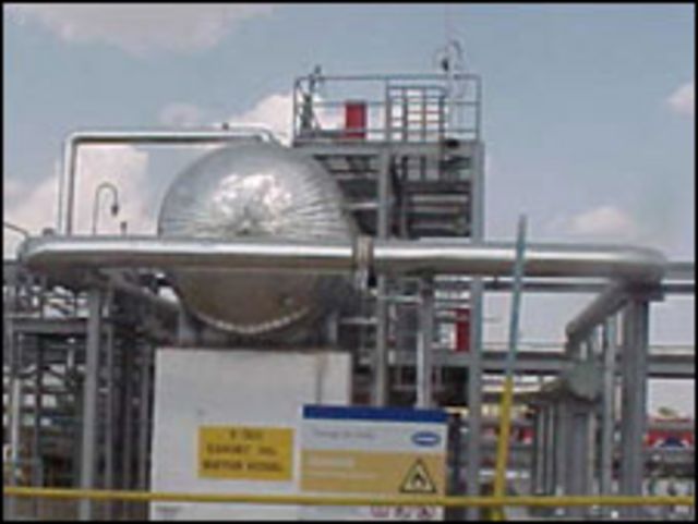 तक़दीर में पानी नहीं तो तेल - BBC News हिंदी