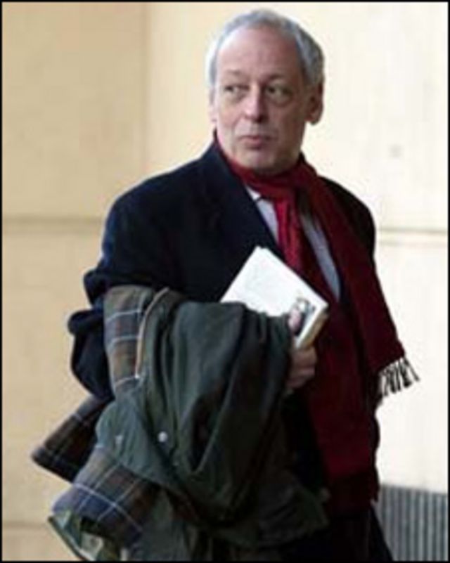 Medios y gobiernos en pie de guerra - BBC News Mundo