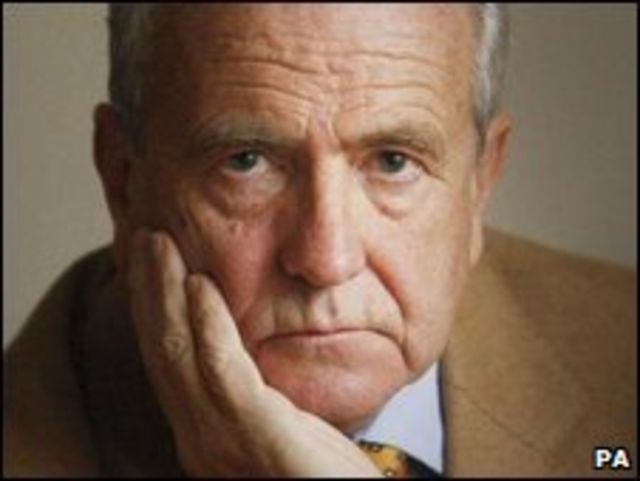 Tranh cãi về hạn chế tiền thưởng ngân hàng - BBC News Tiếng Việt