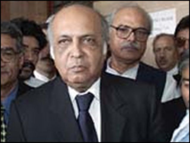 کمال اظفر کے بیان پر نئی بحث - BBC News اردو