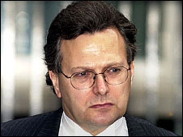 Lord Goldsmith tanık sandalyesinde - BBC News Türkçe