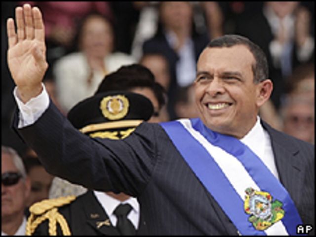 Porfirio Lobo assume Presidência de Honduras - BBC News Brasil