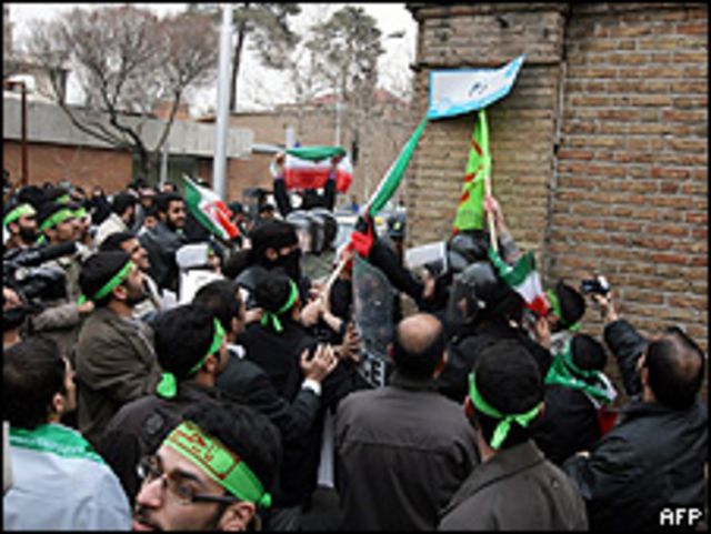 Itália diz que sua embaixada no Irã foi atacada - BBC News Brasil