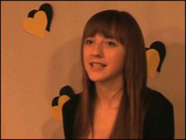 英国美少女 只身闯东洋 - BBC News 中文