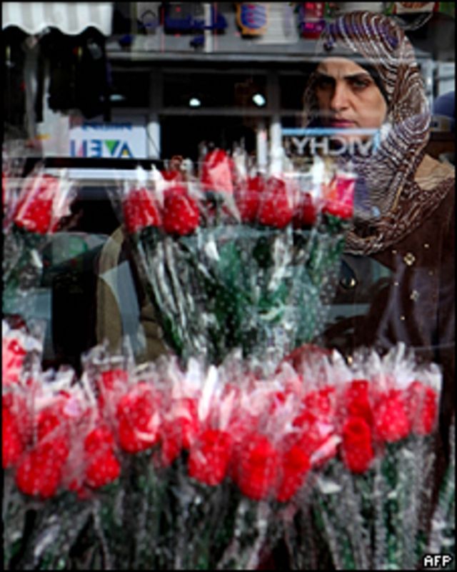 Arabia Saudita prohíbe rosas rojas en San Valentín - BBC News Mundo