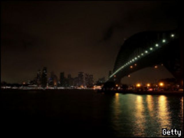 Austrália apaga luz de monumentos e dá início à Hora do Planeta - BBC ...