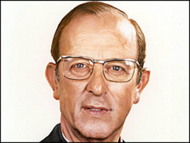 El reto de borrar a un sacerdote abusador - BBC News Mundo