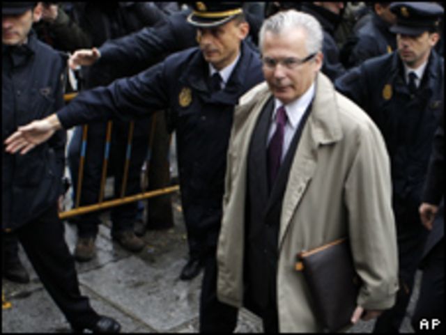 Caso Garzón revive el franquismo - BBC News Mundo