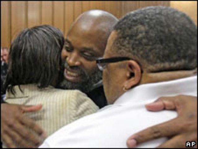 Prueba de ADN lo libera tras 29 años en prisión - BBC News Mundo