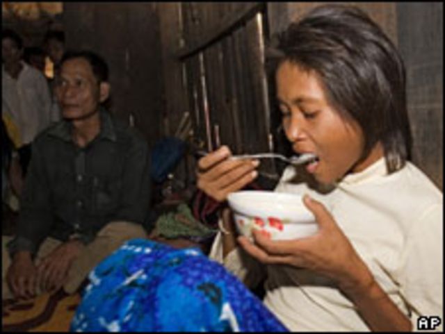 'Mulher selvagem' abandona família e retorna à floresta no Camboja ...