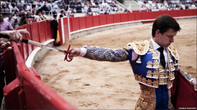 آخرین گاوبازی در کاتالونیا - BBC News فارسی