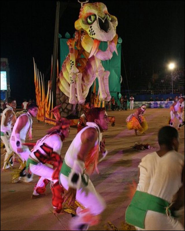 Carnaval del Amazonas, un festival de cuentos folklóricos - BBC News Mundo