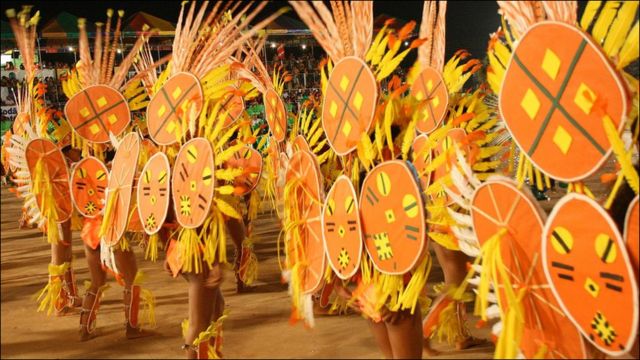 Carnaval del Amazonas, un festival de cuentos folklóricos - BBC News Mundo