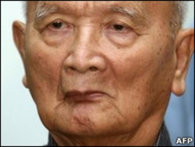 Tribunal do Camboja indicia quatro líderes do Khmer Vermelho - BBC News ...